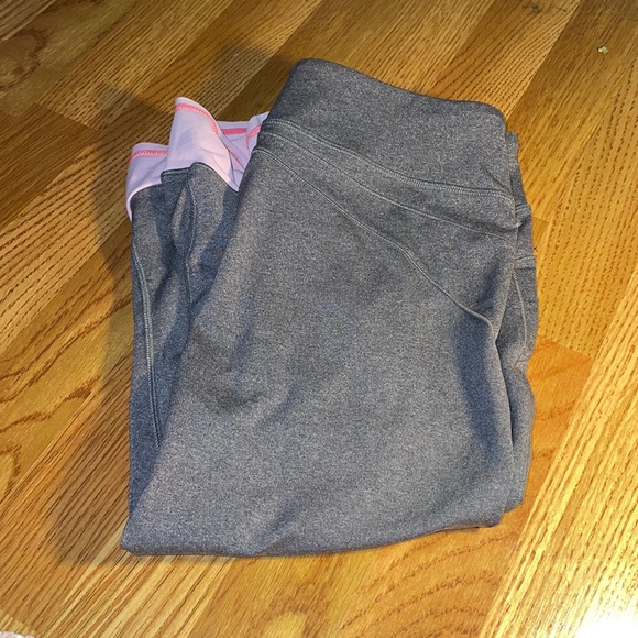 ALO Yoga | Pants & Jumpsuits | Alo Cropped Leggings | Poshmark